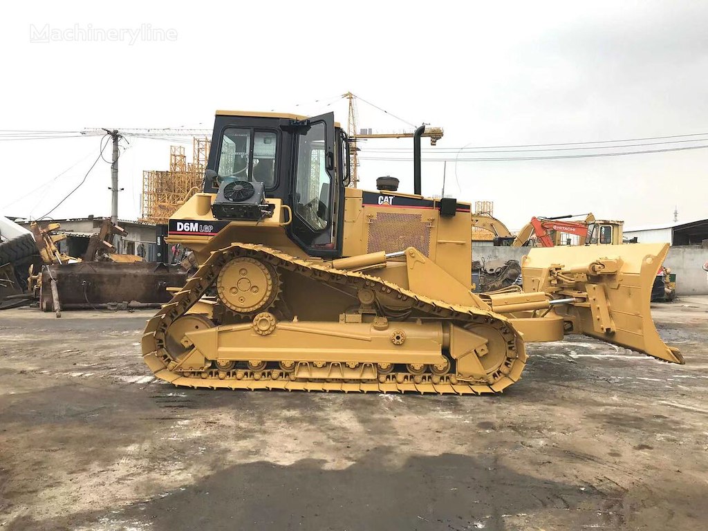 Caterpillar D6M buldožer