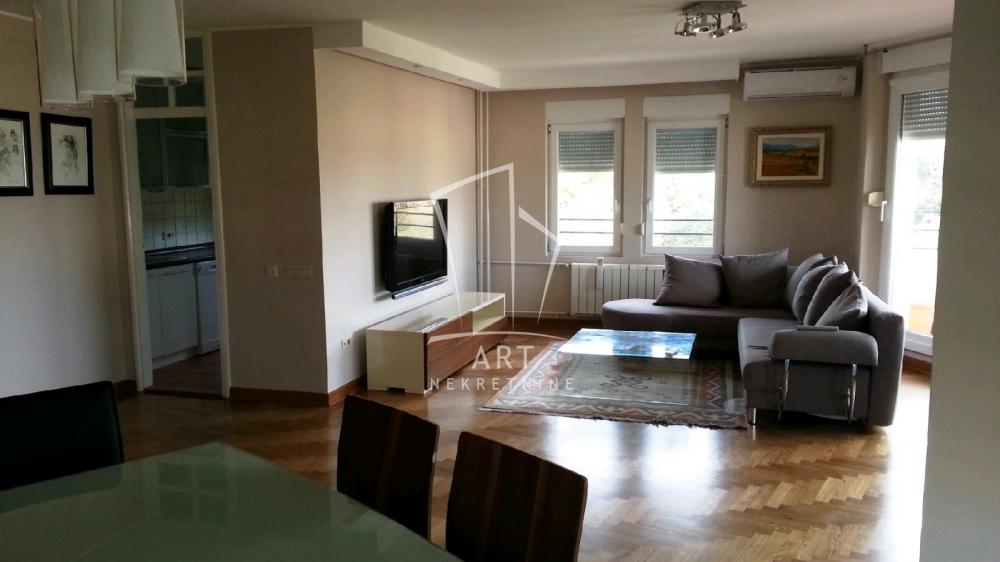 Kalemegdan ,sa parking mestom ID#3650 1.700 €