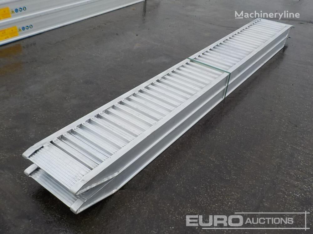 Prodaje se CLM 85.25 Aluminium Loading Ramps (2of) 2920kg Capacity, 2500mm Leng kašiku za prednje utovarivač na aukciji