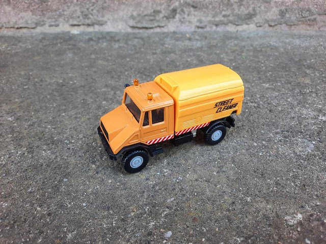 Welly - Unimog Street Cleaner 1/43