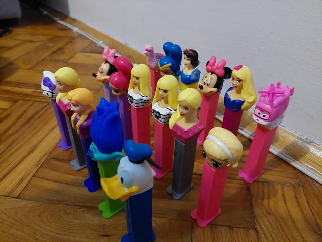 Pez figure