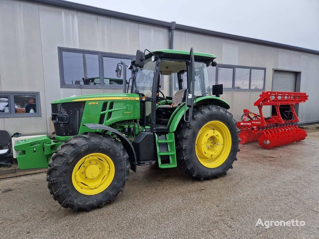 Novi John Deere 6135B traktor točkaš