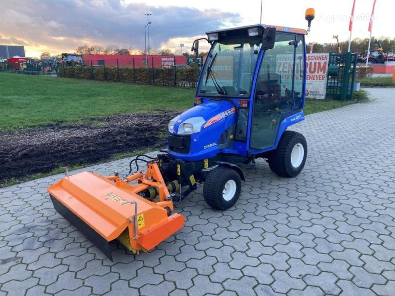 TGX 237 KEHRMASCHINE + SICHELMÄHER traktor točkaš