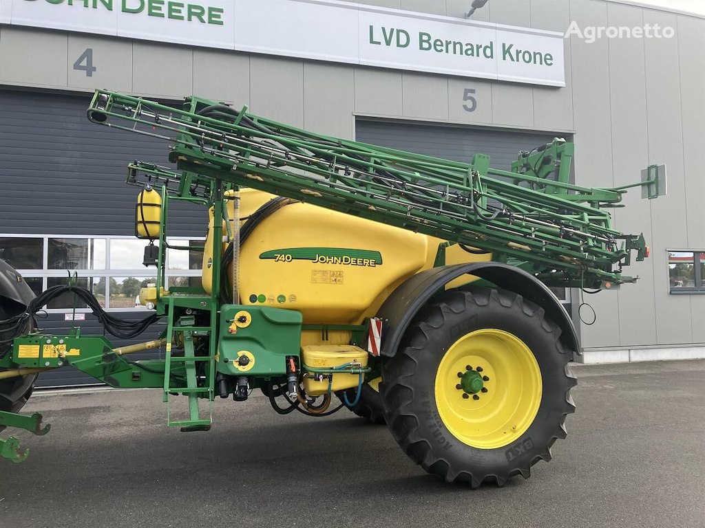 John Deere 740 samohodna prskalica