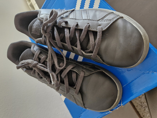 Adidas Crne patike za dečake 38 2/3 SNIŽENO