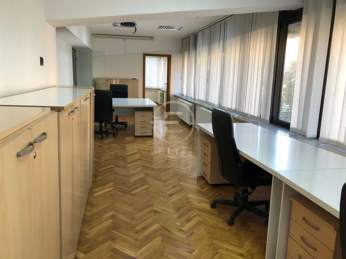 Izdavanje, poslovni prostor, 101m2, Bulevar Oslobodjenja, Novi Sad, Novi Sad