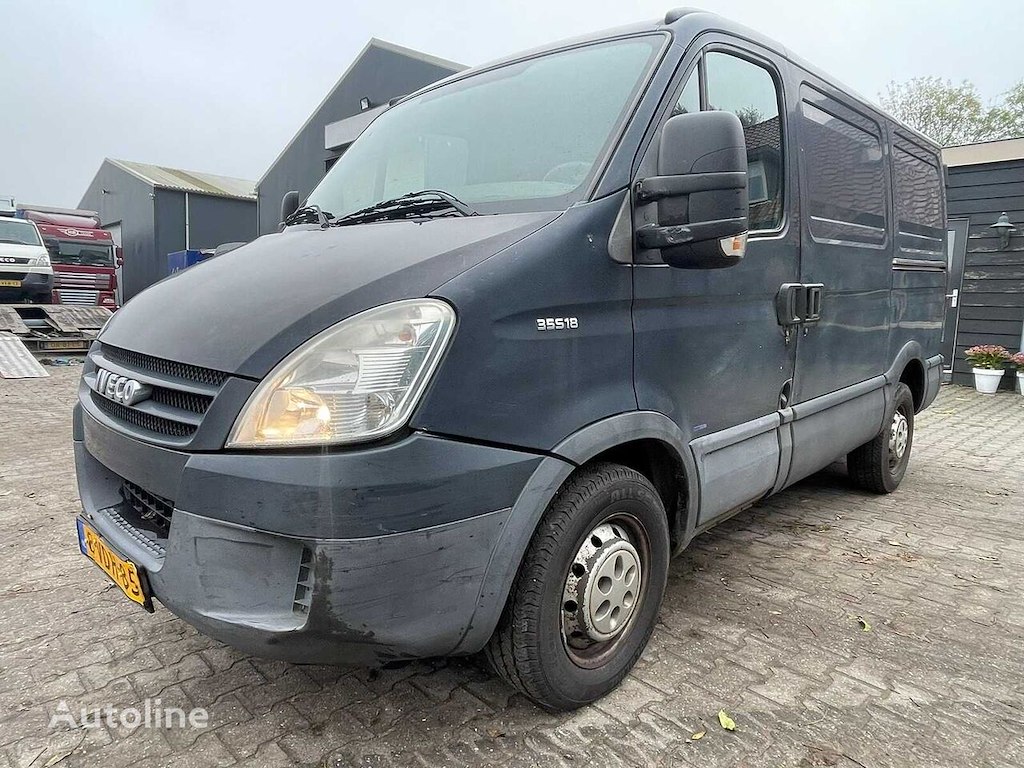 Prodaje se IVECO Daily minibus furgon na aukciji