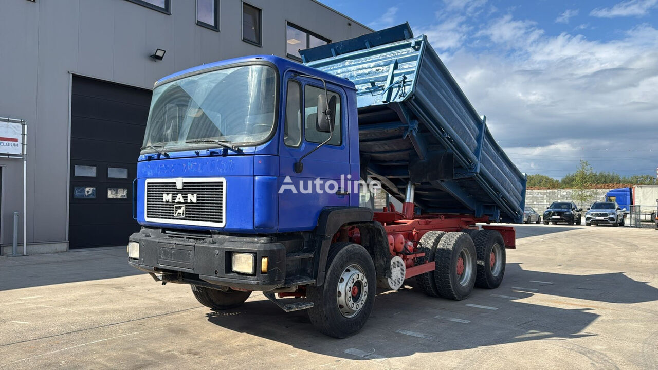 MAN 26.372 (BIG AXLE / STEEL SUSPENSION / 6 CYLINDER WITH MANUAL PUM kiper