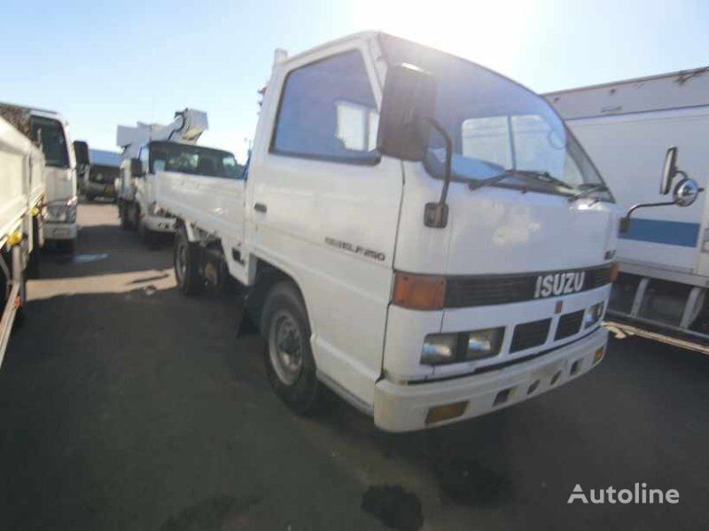 Isuzu ELF kamion s ravnom platformom