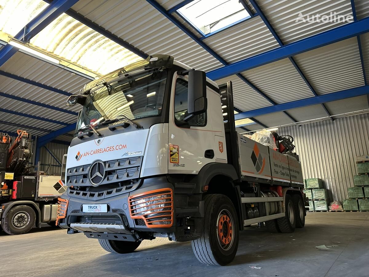 Mercedes-Benz Arocs 2646 kamion s ravnom platformom