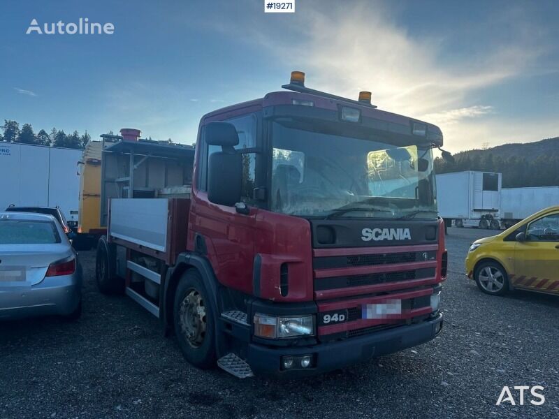 Scania P94 kamion s ravnom platformom