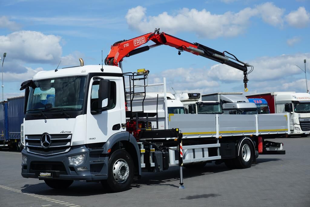 Mercedes-Benz ANTOS / 1830 / ACC / SKRZYNIOWY + HDS / HIAB FASSI 110 / DŁ . 7, kamion s ravnom platformom