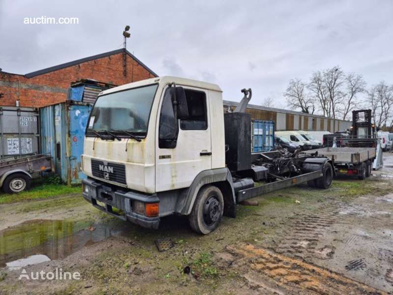 Prodaje se MAN 8.153 (L75FL/BL) containertruck rol kiper sa kukom na aukciji