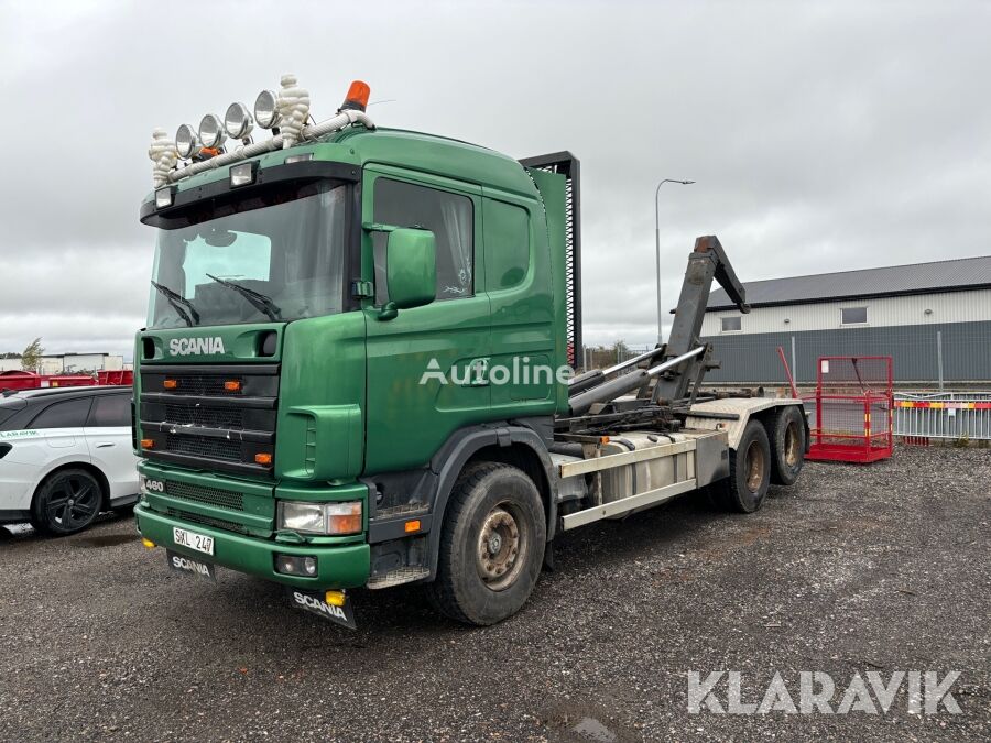 Prodaje se Scania R144 460 rol kiper sa kukom na aukciji