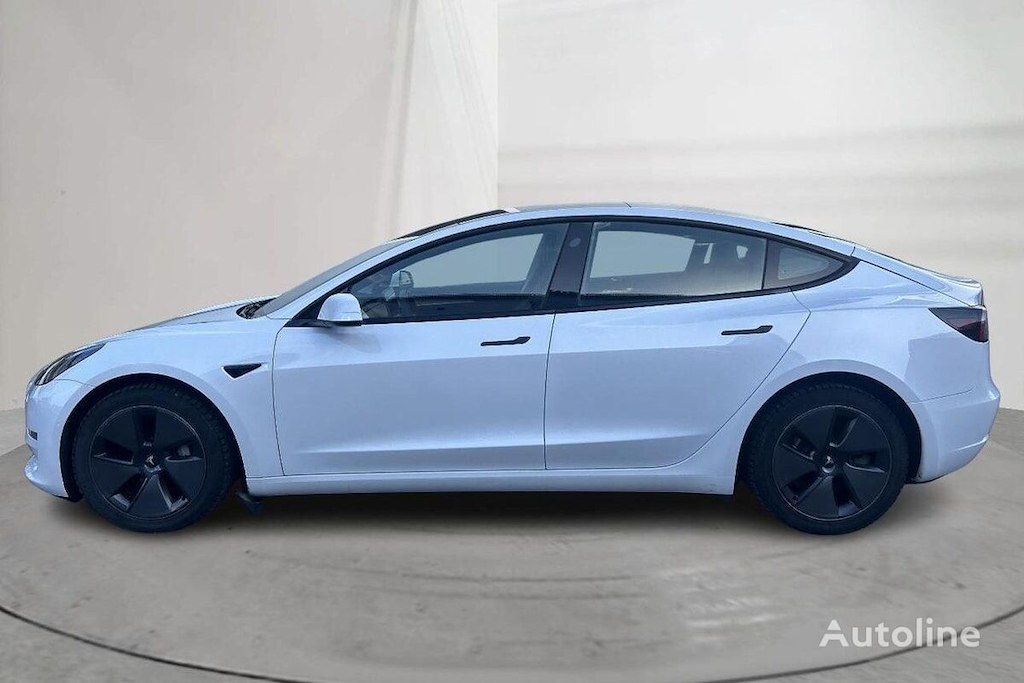 Prodaje se Tesla Model 3 sedan na aukciji