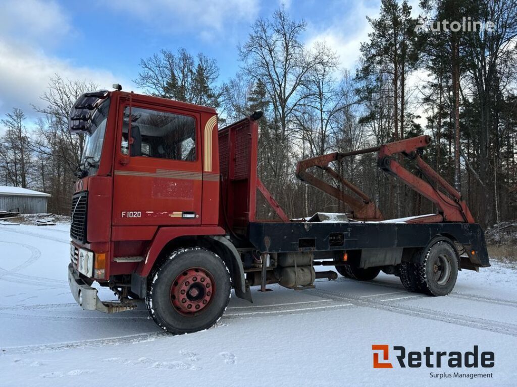 Prodaje se Volvo F10 podizač kontejnera na aukciji