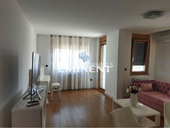 Vračar, Južni Bulevar, Južni bulevar, 3.0, 79m2, 1200 EUR