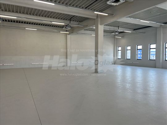 Izdajem poslovni prostor 1200m2