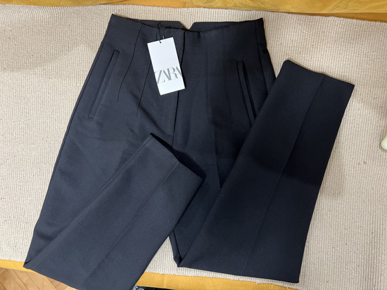 Nove ZARA pantalone, S veličina