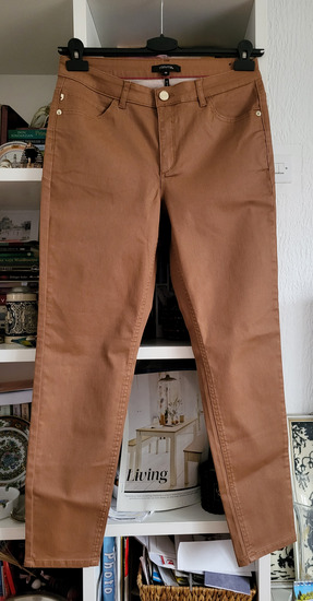 Nove Comma, pantalne 38 Preporuka!