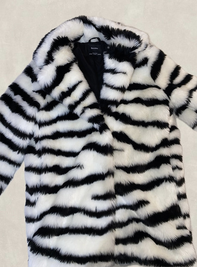 zebra bunda bershka