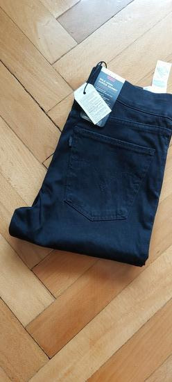 Levis skinny farmerke, Nove sa etiketom