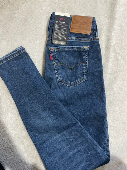 Levi’s nove farmerice br 25