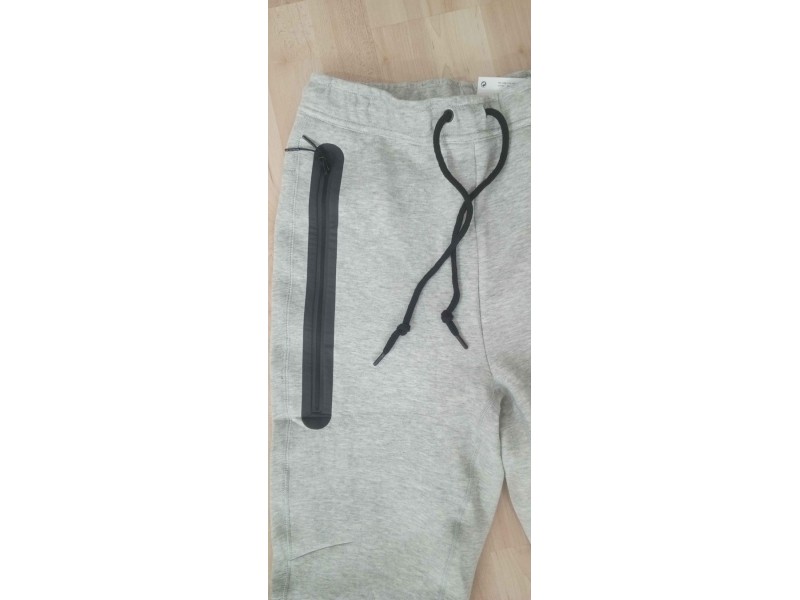 Nike Tech Fleece S donji deo