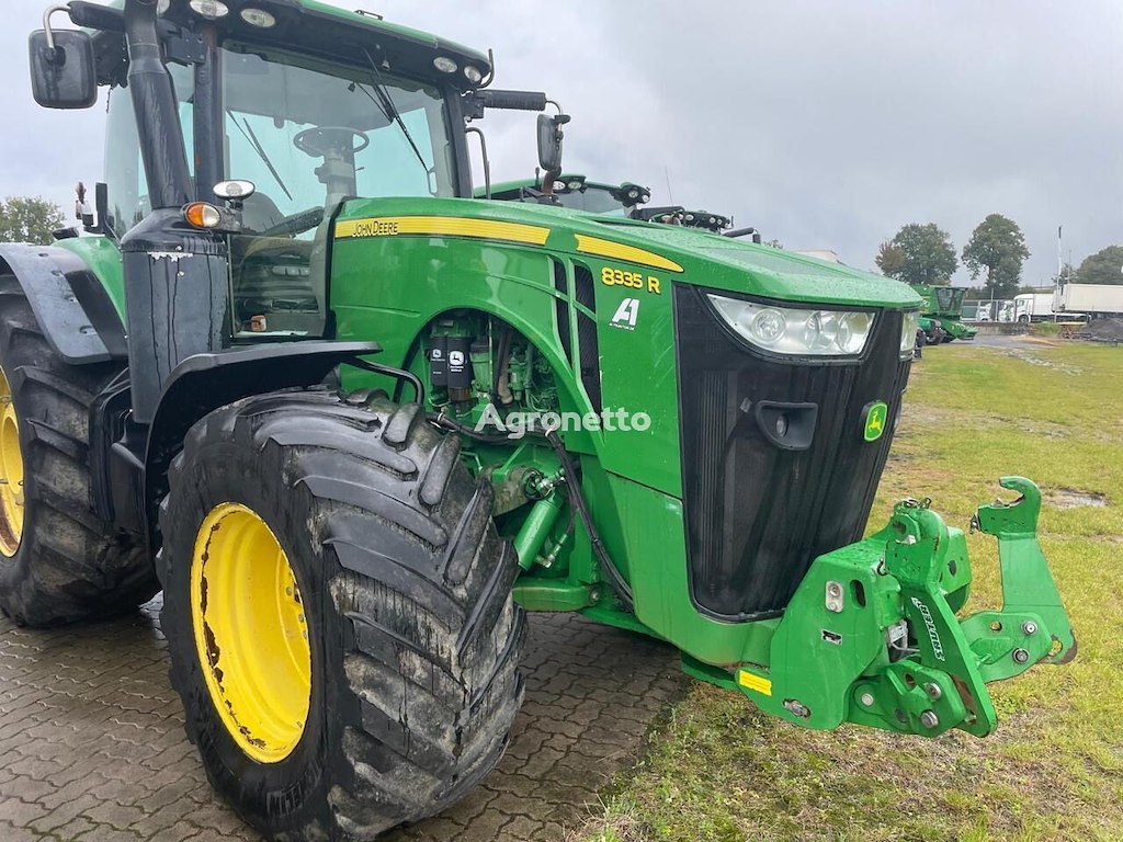 John Deere 8335 R traktor točkaš