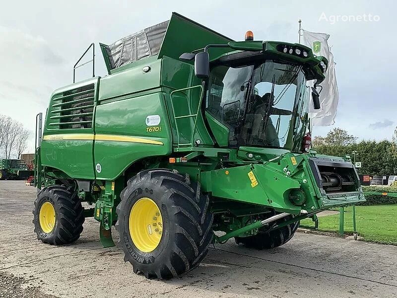 John Deere T670i kombajn za žito