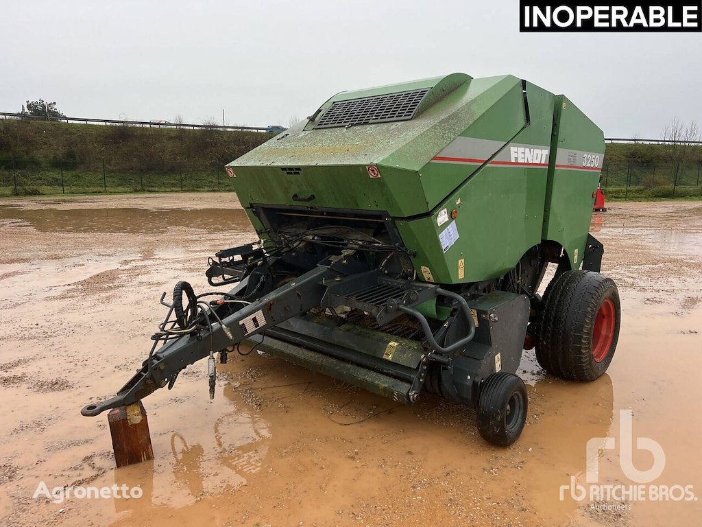 Prodaje se Fendt 3250 S/A (Inoperable) balirku za četvrtaste bale na aukciji