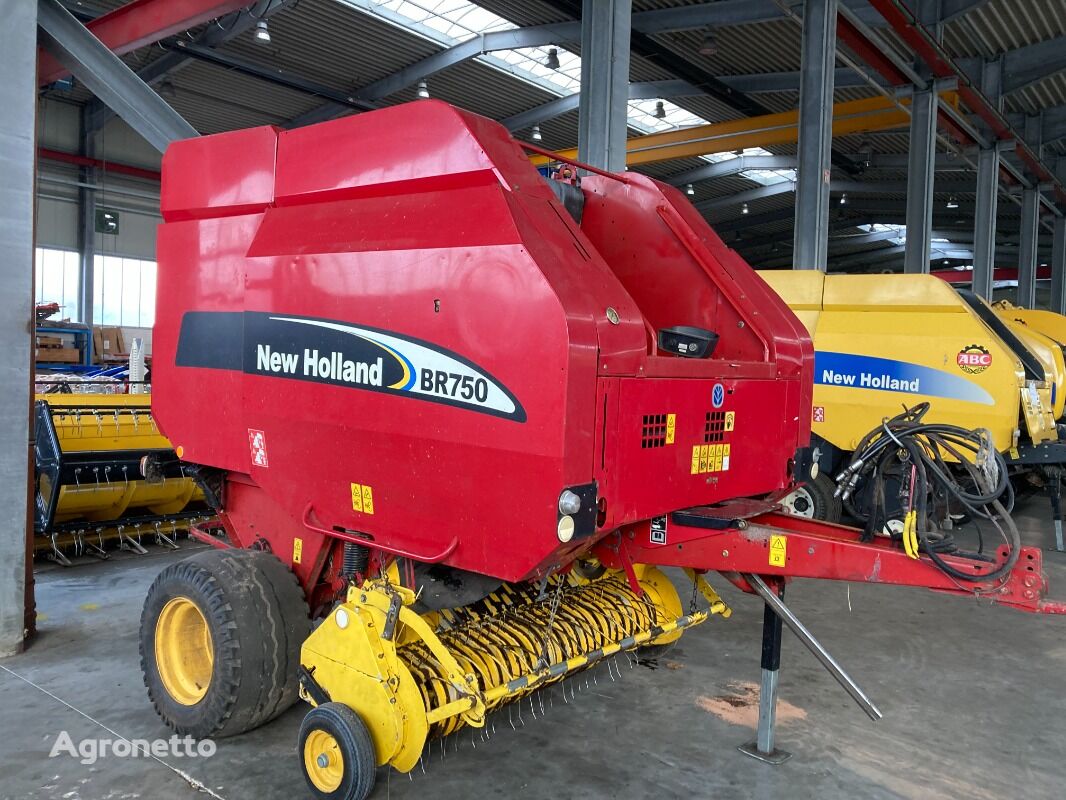 New Holland BR 750 balirka za okrugle bale