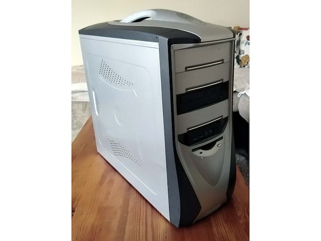 Kompjuter AMD Athlon 64 X2 Dual Core 5200 i MONITOR