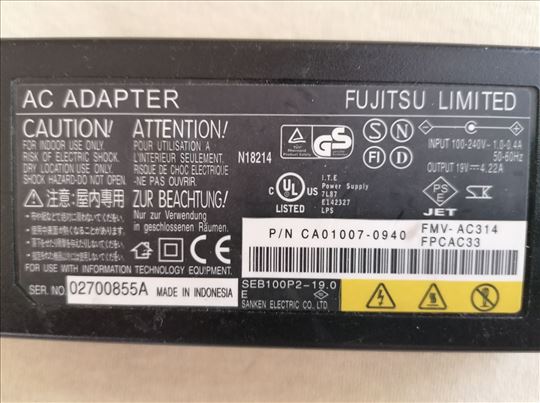 Fujitsu punjac za laptop racunar