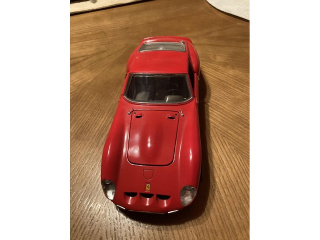 Ferari GTO razmera 1/18 !!! Perfektan !