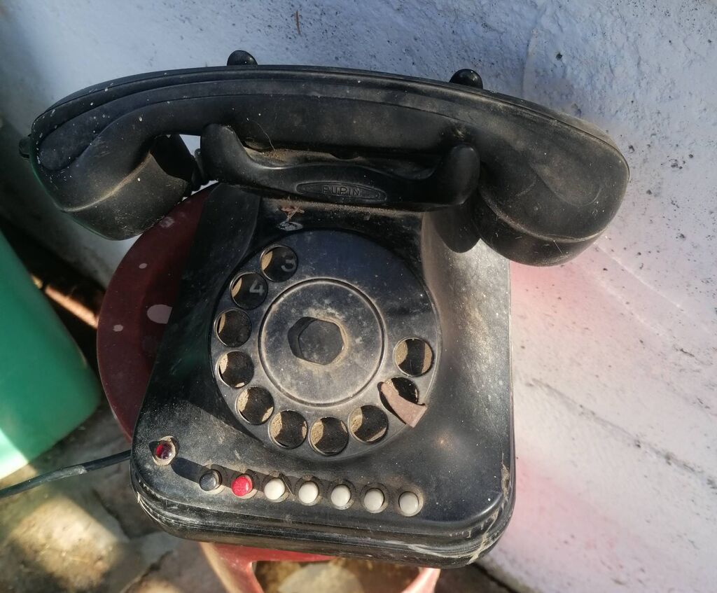 Stari Pupin telefon. Lokacija: Kovin