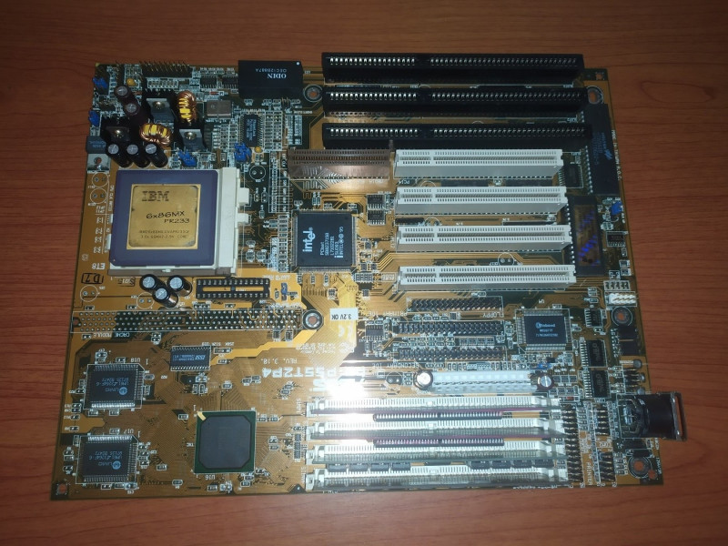 Asus P/1-P55T2P4 + IBM 6x86MX PR233 + Ram