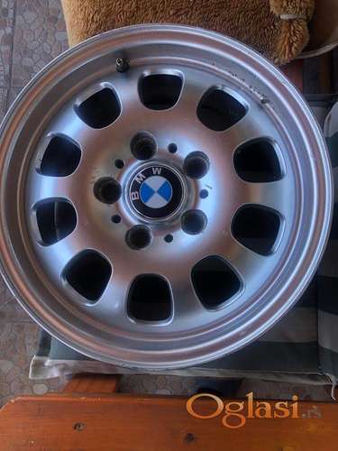 Prodajem odlicne 4 felne za BMW R 15 / 120 idealne za zimske gume