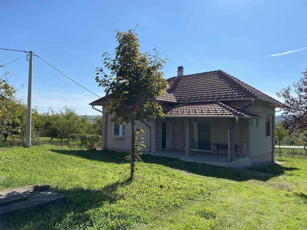 Topola – Žabare 389ari (kuća nova, stara, ambar i voćnjaci) ID#26208