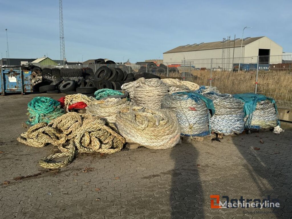 Prodaje se 15 paller med trosser / 15 pallets with mooring lines ostalu opremu za dizanje na aukciji