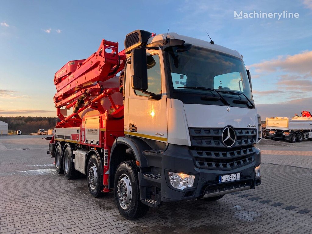 Mercedes-Benz AROCS 4142 kamion s mešalicom za beton