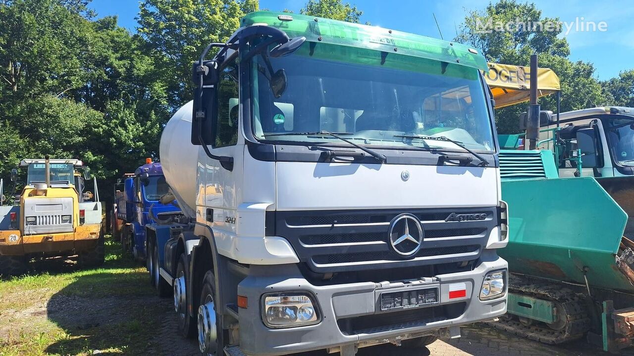 Remmel na šasiji Mercedes-Benz 3241B 8x4 Betonmischer 10m3 kamion s mešalicom za beton