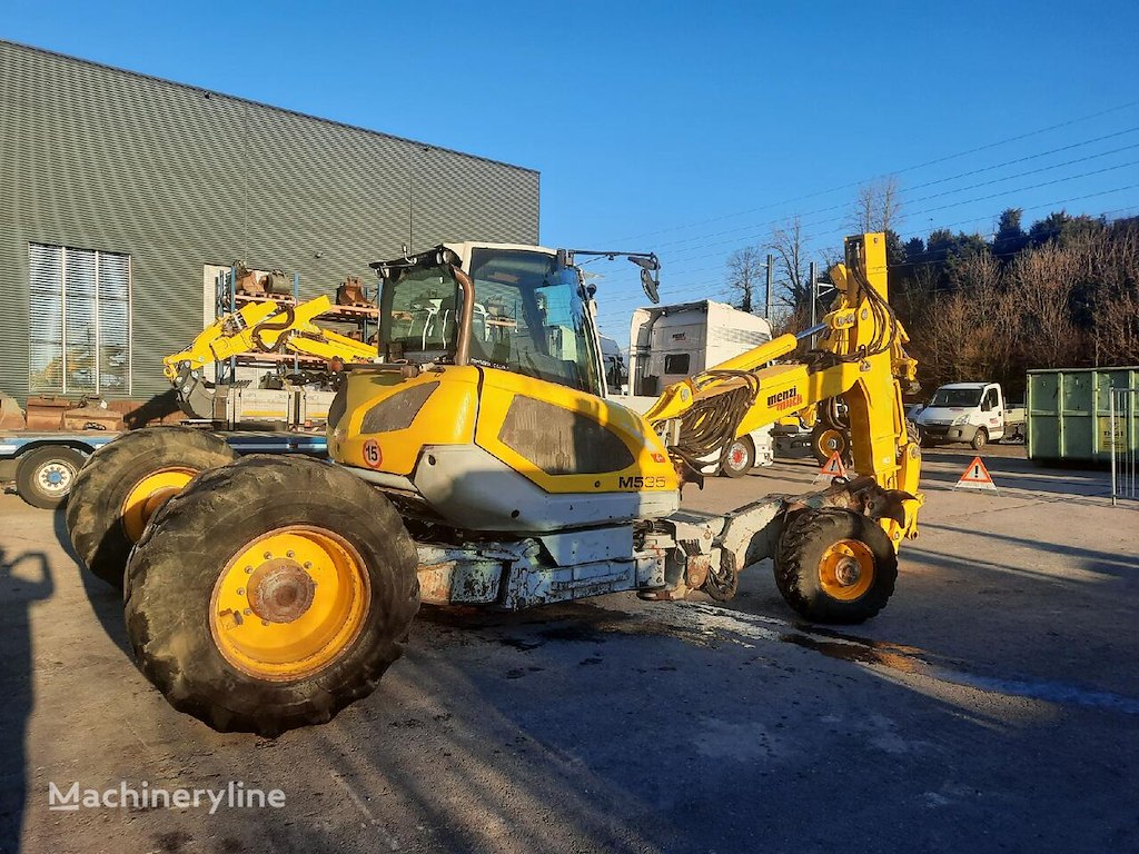 Menzi Muck M535 koračajući bager