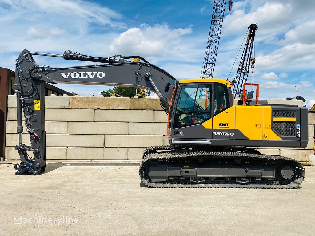 Volvo EC220EL bager guseničar