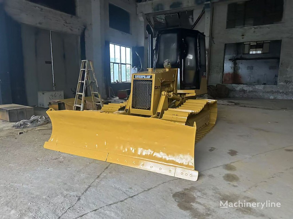 Caterpillar D4C buldožer