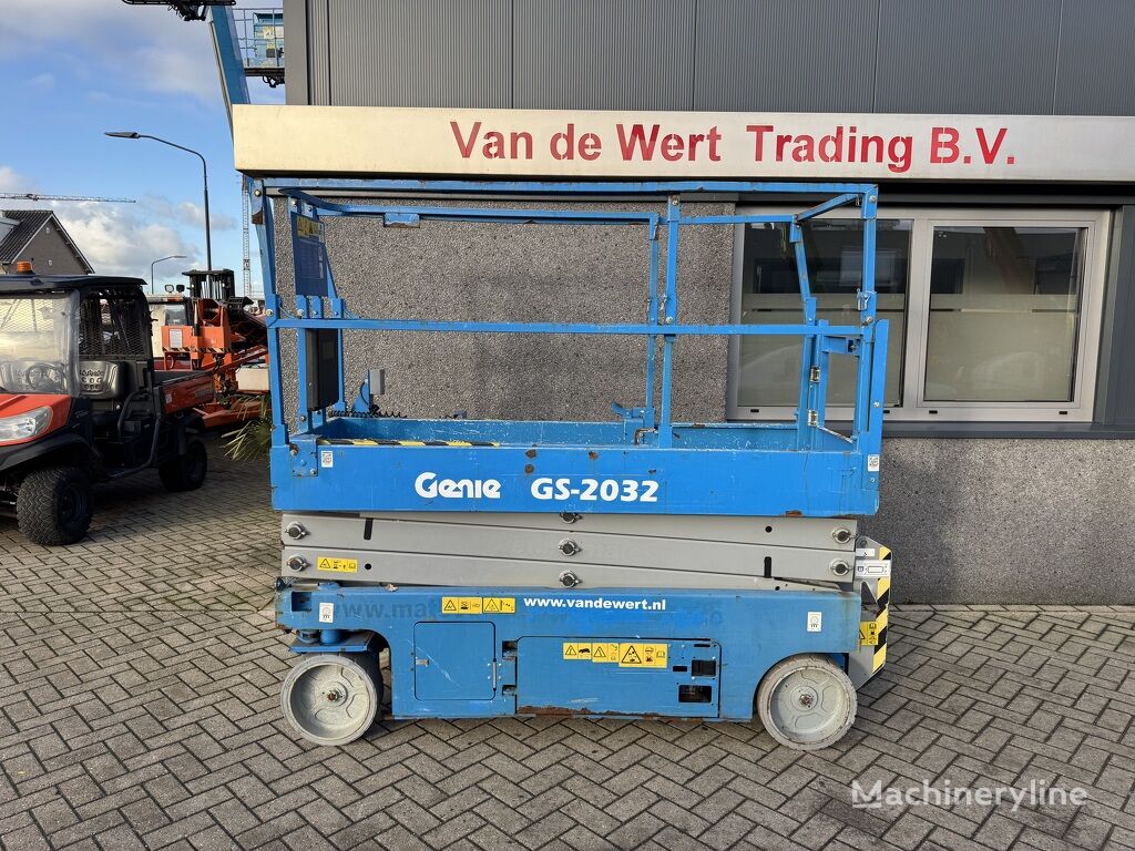 Genie GS2032 schaarlift schaar hoogwerker 2014 uur 8mtr werkhoogte makazasta platforma