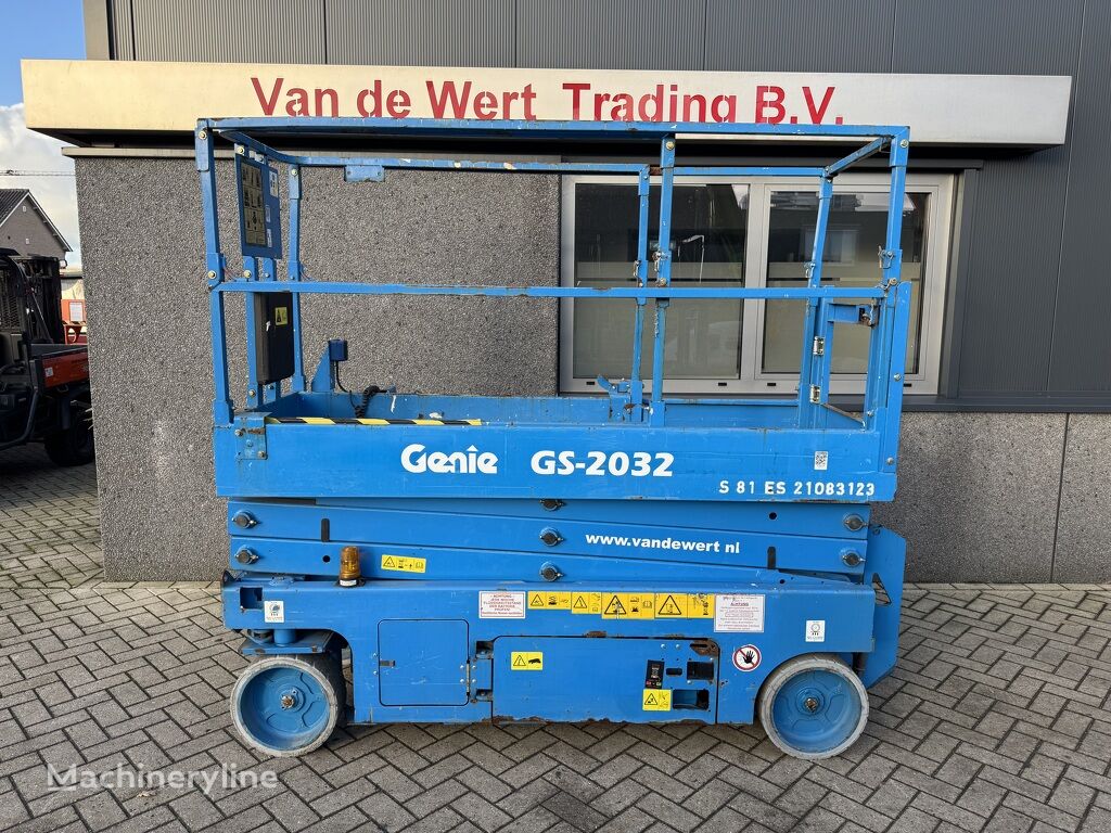 Genie GS2032 schaarlift schaar hoogwerker 2013 uur 8mtr werkhoogte makazasta platforma