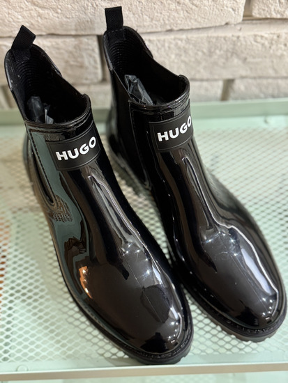 Nove original Hugo gumene cizme 40