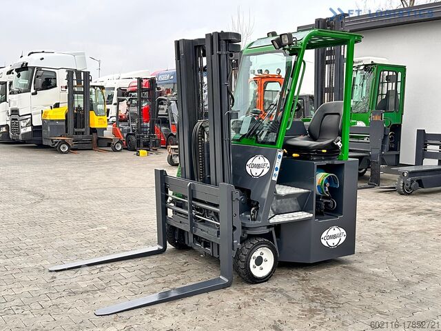 4 Way Forklift
Combilift C2500CB-Only 3013 hours-Like new !!!