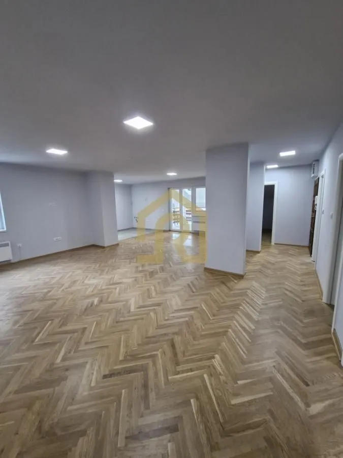 Izdavanje, poslovni prostor, 300m2, Kluz, Zvezdara, Beograd